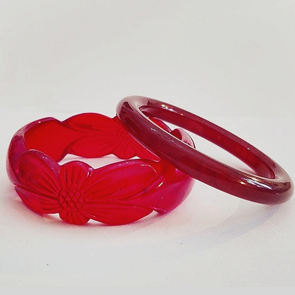 Vintage | Jewelry | Vintage Red Bakelite And Carved Lucite Bangle ...